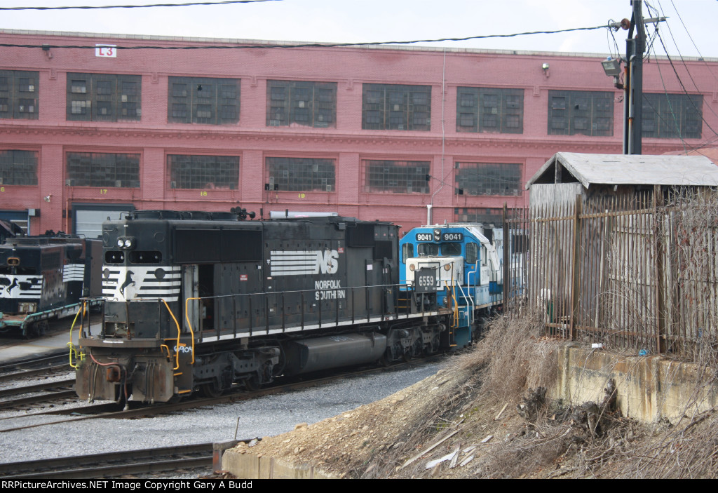 GMTX SD60 9041 WITH SHORT CAB MISSING NS 6559